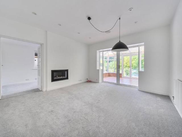 5 bedroom detached house to rent