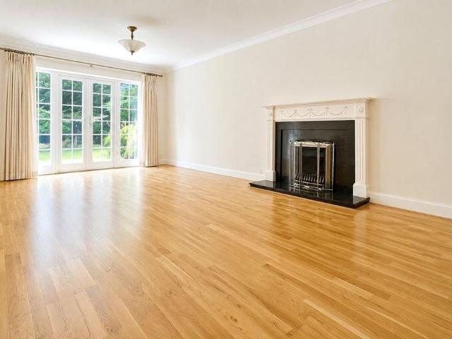 5 bedroom detached house to rent