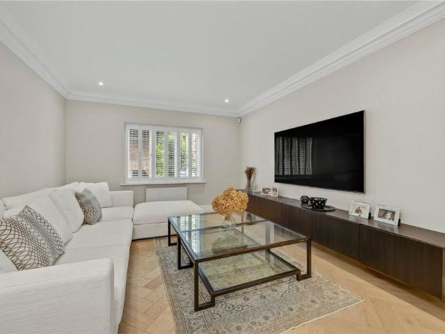 5 bedroom detached house to rent