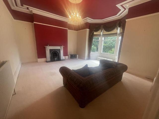5 bedroom detached house to rent