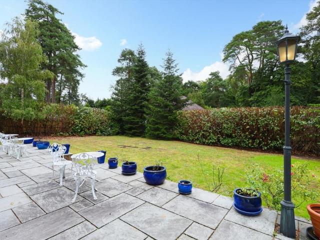 5 bedroom detached house to rent