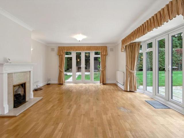 5 bedroom detached house to rent