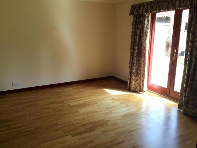 5 bedroom detached house to rent