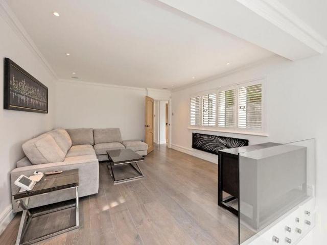 5 bedroom detached house to rent