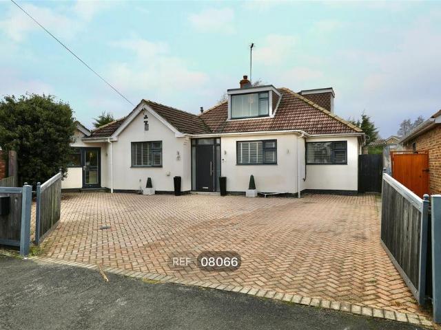 5 bedroom detached house to rent