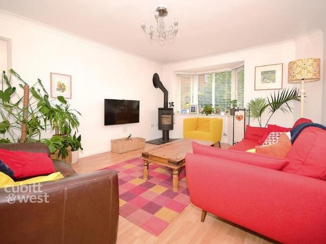 5 bedroom detached house to rent