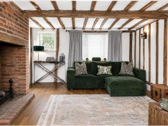 5 bedroom detached house to rent