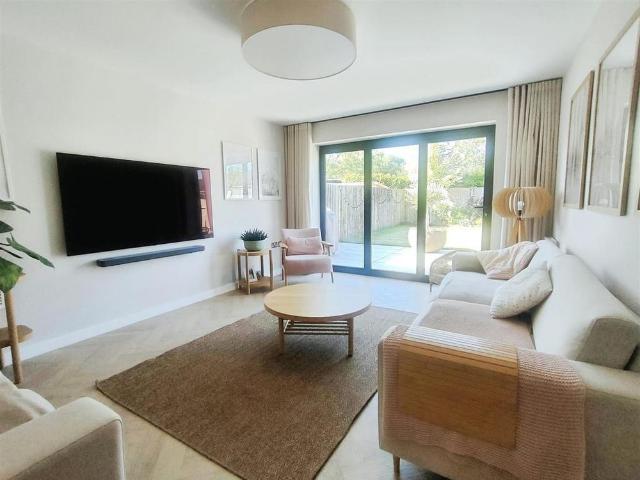 5 bedroom detached house to rent