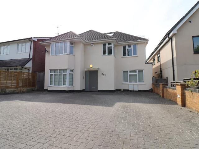 5 bedroom detached house to rent