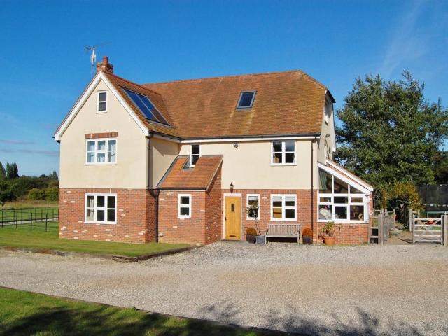 5 bedroom detached house to rent