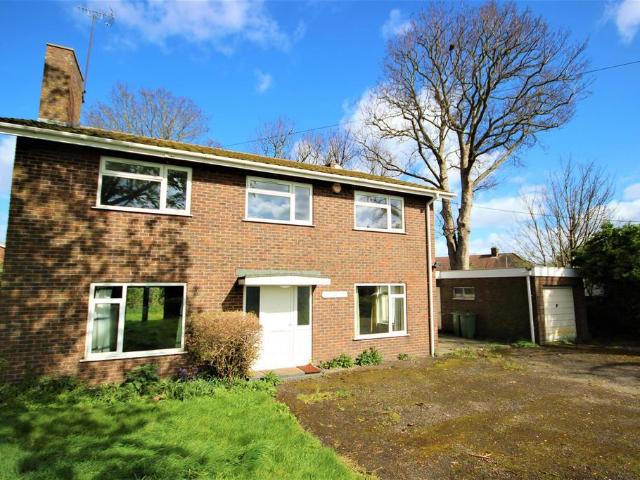 5 bedroom detached house to rent