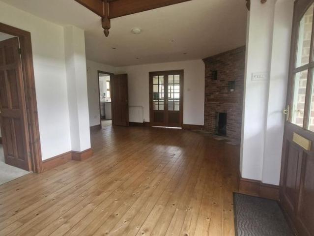 5 bedroom detached house to rent
