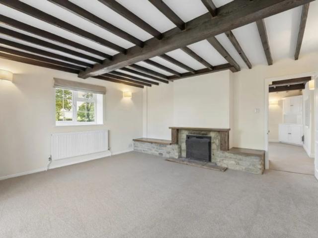 5 bedroom detached house to rent