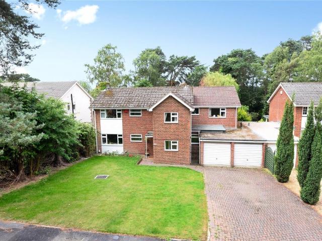 5 bedroom detached house to rent