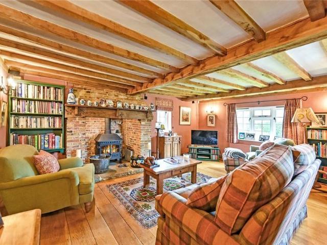 5 bedroom detached house to rent