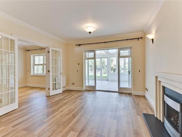 5 bedroom detached house to rent