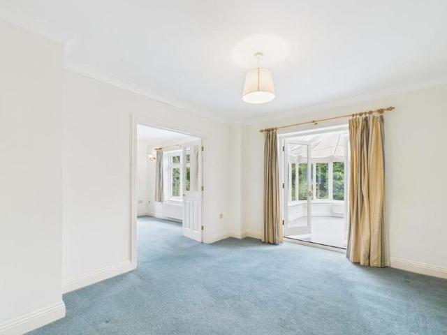 5 bedroom detached house to rent