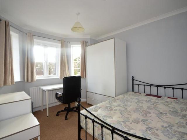 5 bedroom detached house to rent