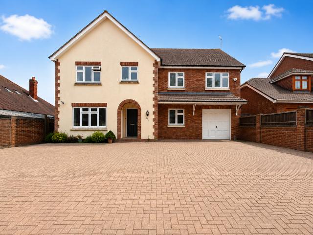 5 bedroom detached house to rent