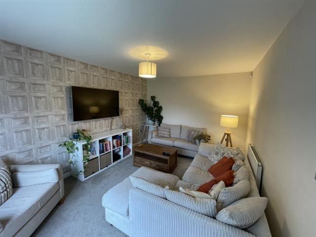 5 bedroom detached house to rent
