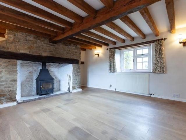 5 bedroom detached house to rent