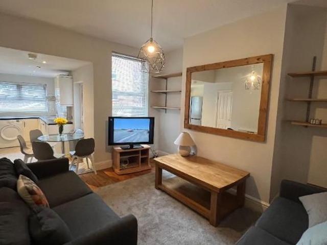 5 bedroom terraced house to rent