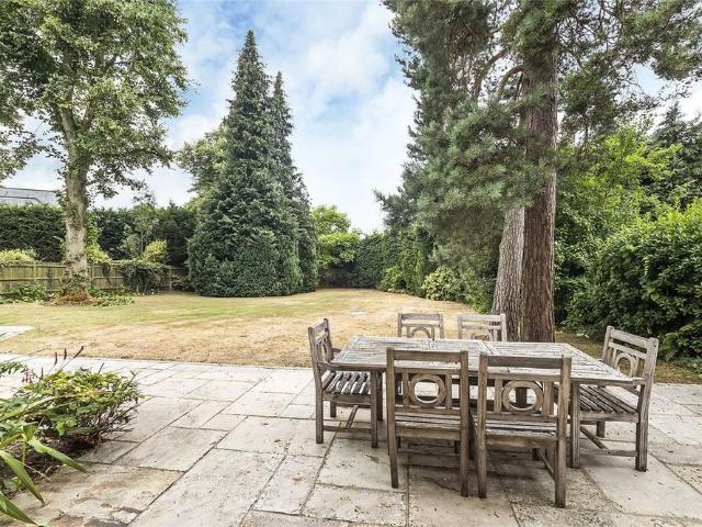 5 bedroom detached house to rent