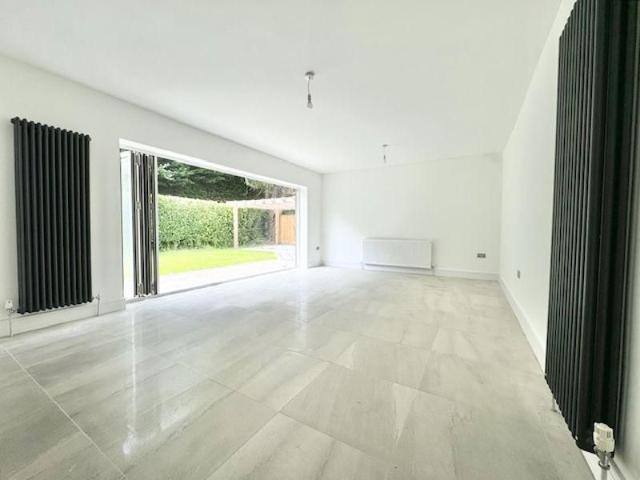 5 bedroom detached house to rent