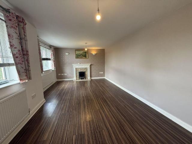 5 bedroom detached house to rent