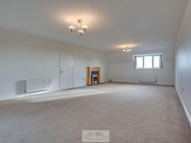5 bedroom detached house to rent