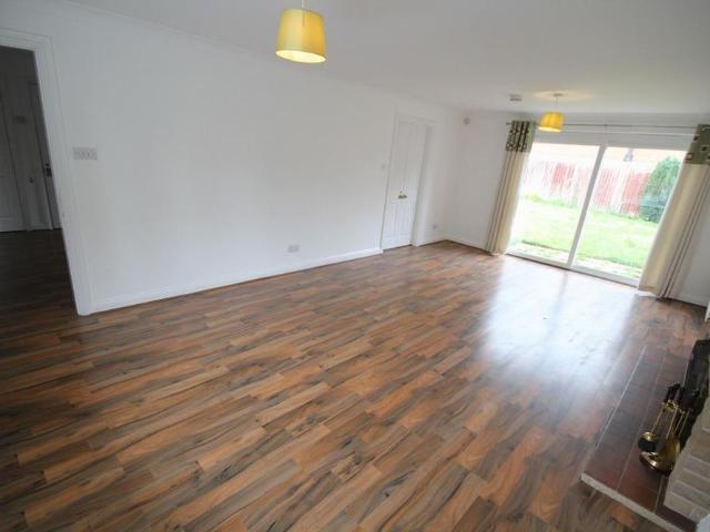 5 bedroom detached house to rent