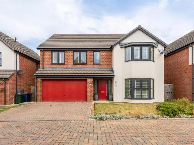 5 bedroom detached house to rent