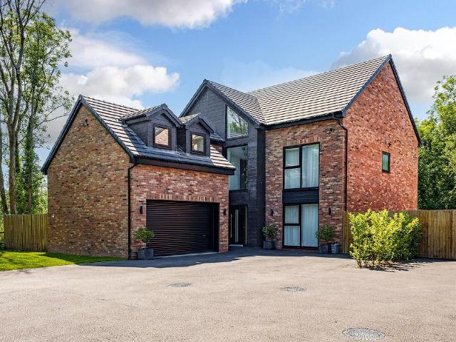 5 bedroom detached house to rent