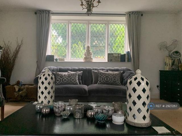 5 bedroom detached house to rent