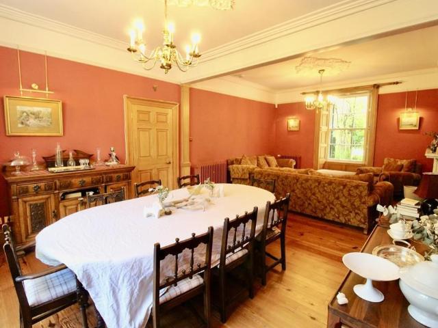 5 bedroom detached house to rent
