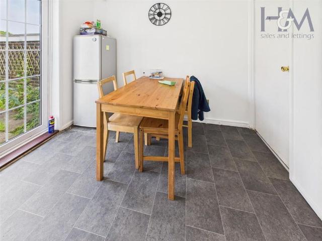5 bedroom detached house to rent