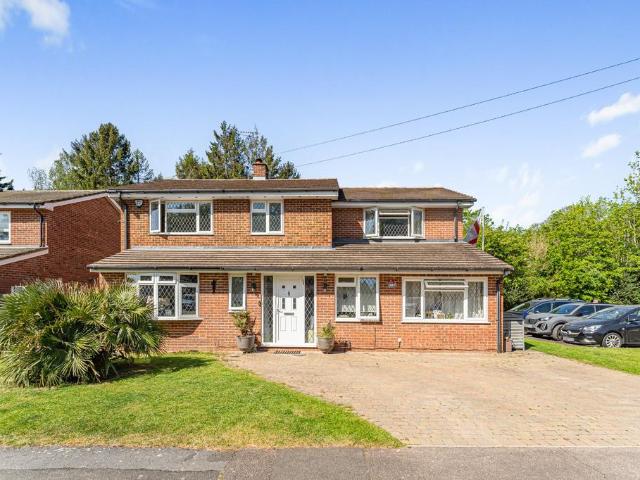 5 bedroom detached house to rent