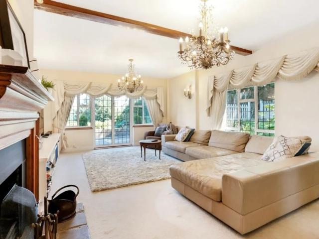 5 bedroom detached house to rent