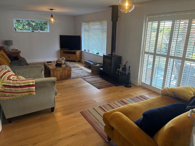 5 bedroom detached house to rent