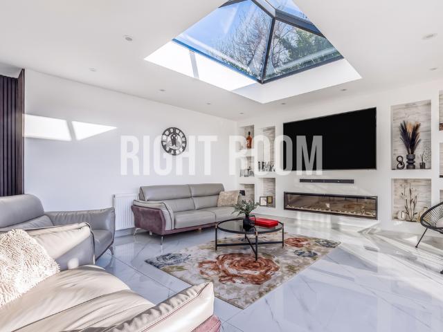 5 bedroom detached house to rent