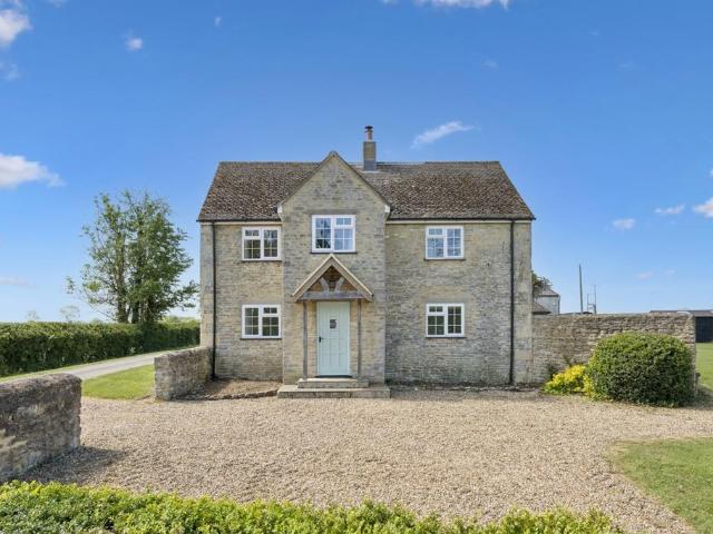 5 bedroom detached house to rent