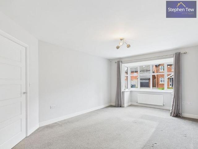 5 bedroom detached house to rent