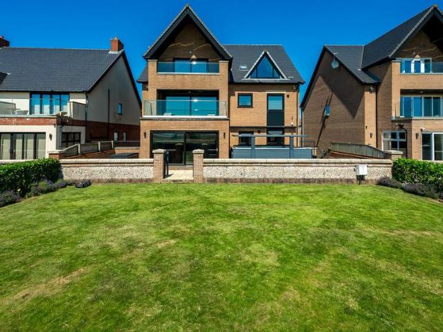 5 bedroom detached house to rent