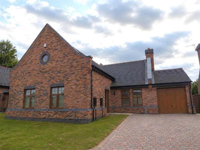 5 bedroom detached house to rent