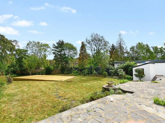 5 bedroom detached house to rent