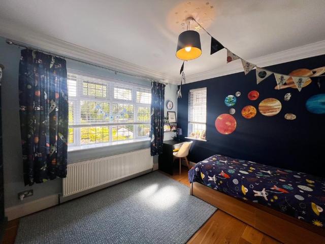 5 bedroom detached house to rent