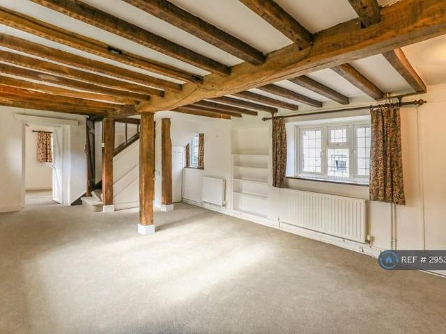 5 bedroom detached house to rent
