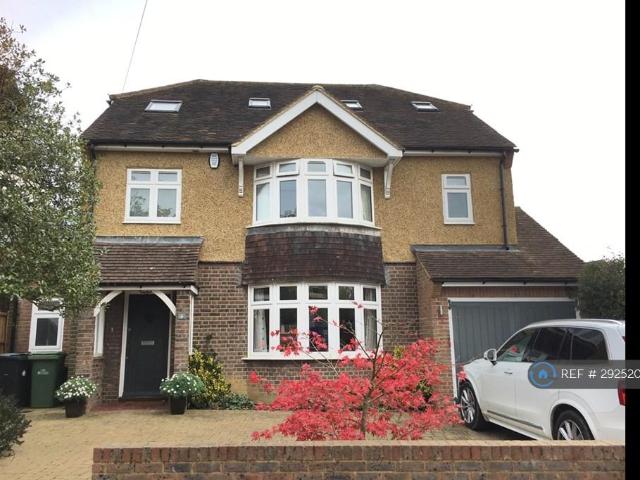 5 bedroom detached house to rent