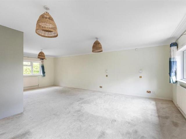 5 bedroom detached house to rent