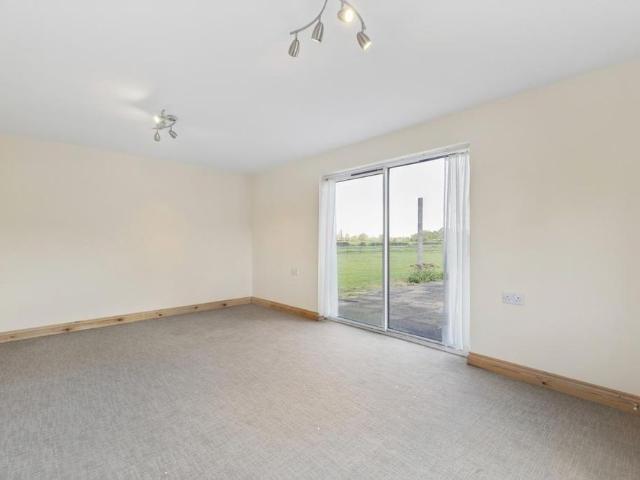 5 bedroom detached house to rent
